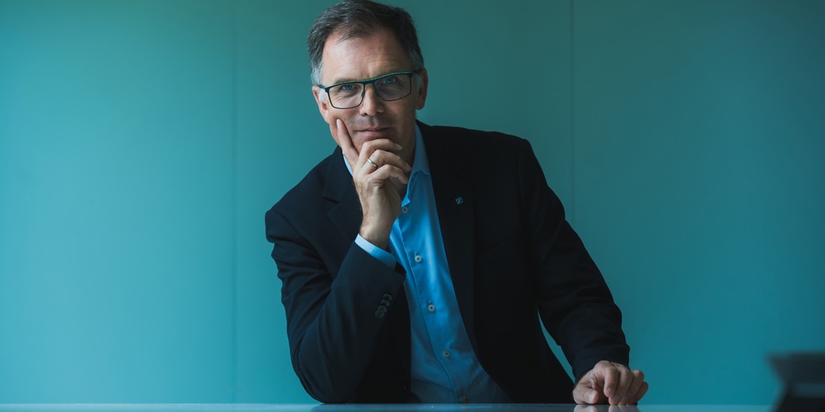 Det huer ikke Peter Møllgaard at sige det: »Men vi ledere er nødt til at være mindre naive ...