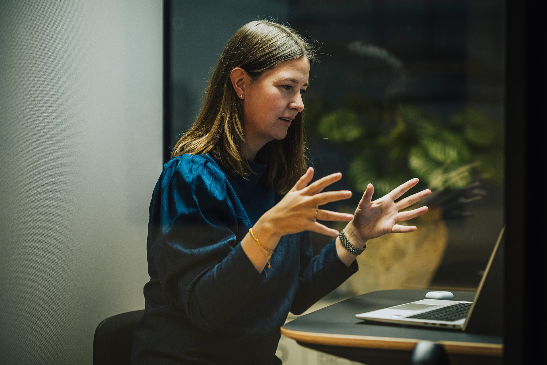 Medarbejderne er spredt over hele verden, så hvordan spotter Mærsk ...