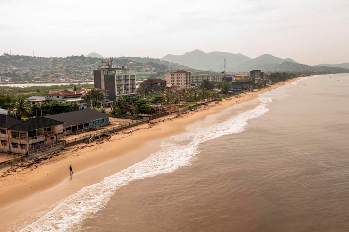 26-årige Rasmus har skabt en lederkarriere i Sierra Leone | Lederstof