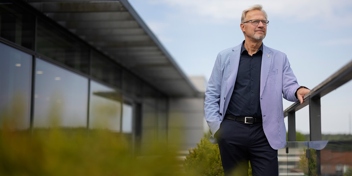 Bankdirektøren der blev stjerne i sit eget tv-studie | Lederstof